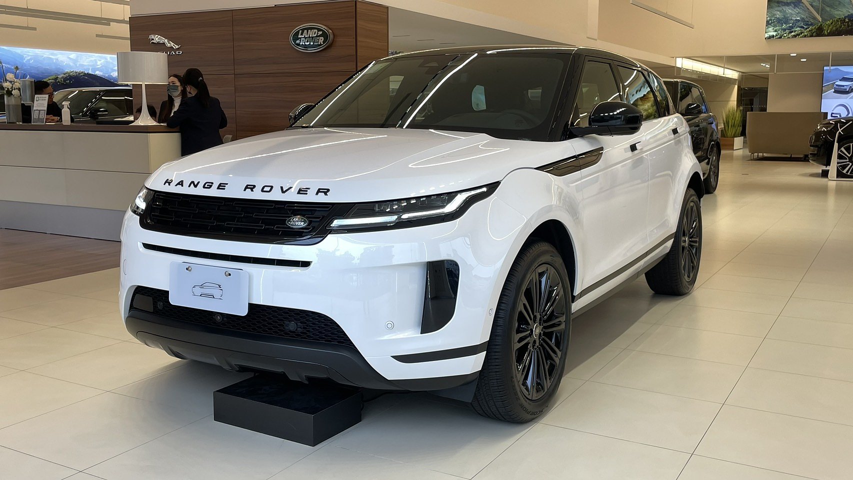 2025 新車 Land Rover Range Rover Evoque Ostuni Pearl White P250 S