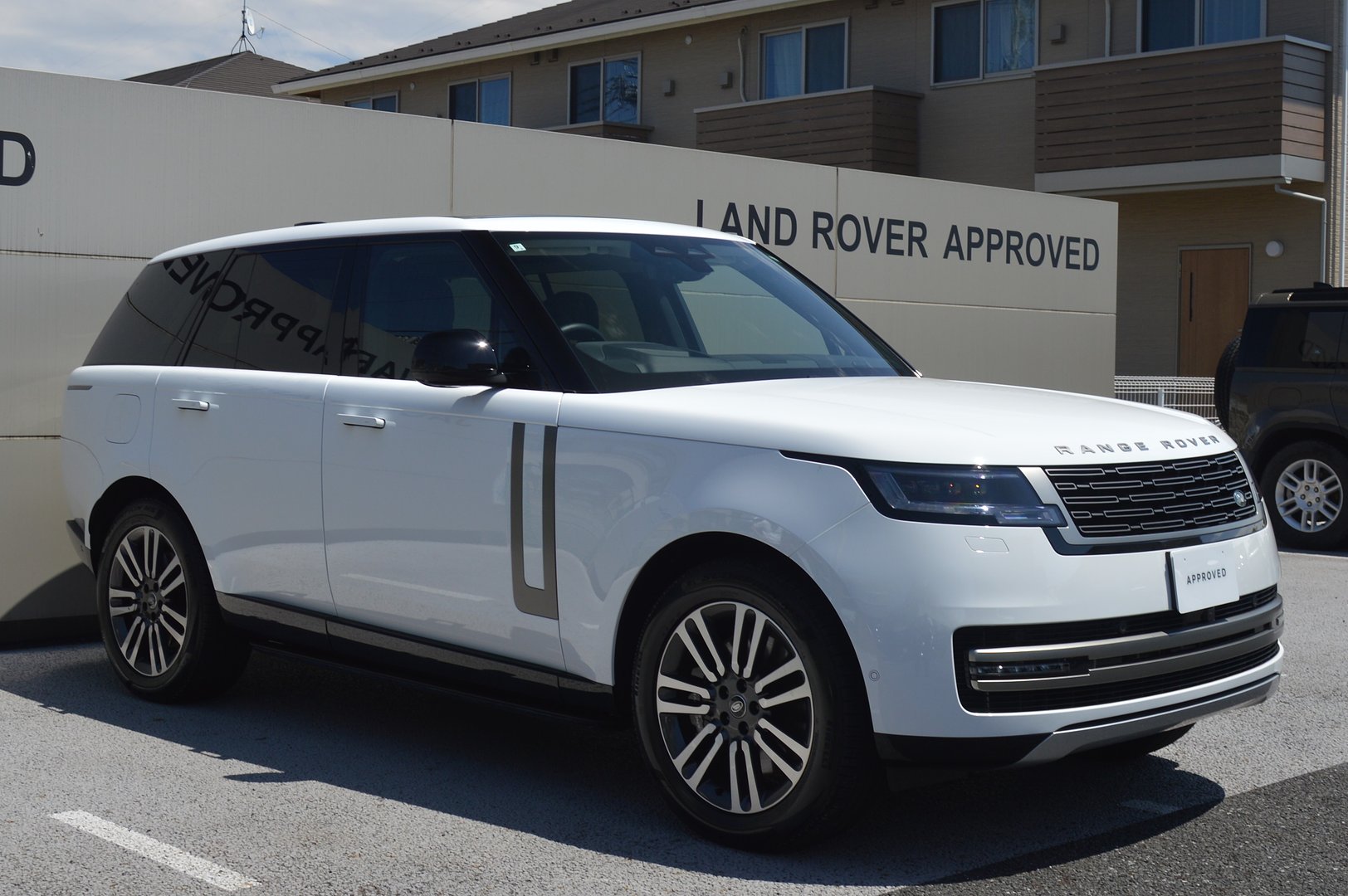 2025 認定中古車 Land Rover Range Rover フジホワイト P550 AWD PHEV（AT） スタンダードホイール ...
