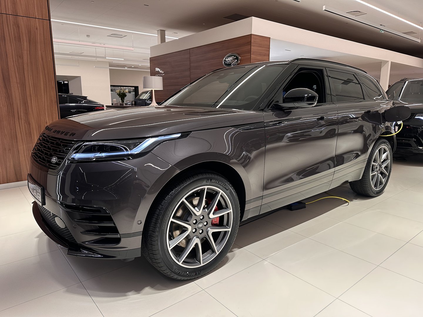 2024 Brukt Land Rover Range Rover Velar Charente Grey 4x4 - Plugin ...